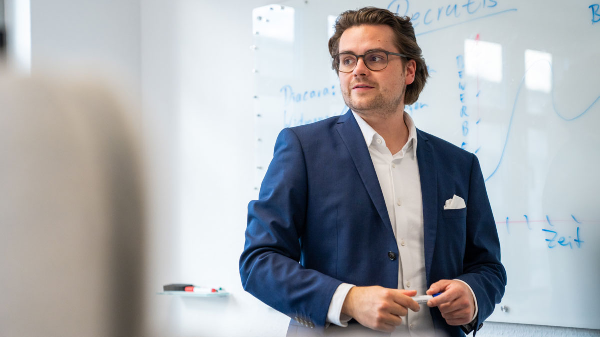 Sjors Matser: Wie er die Personalprobleme von Mittelständlern löst